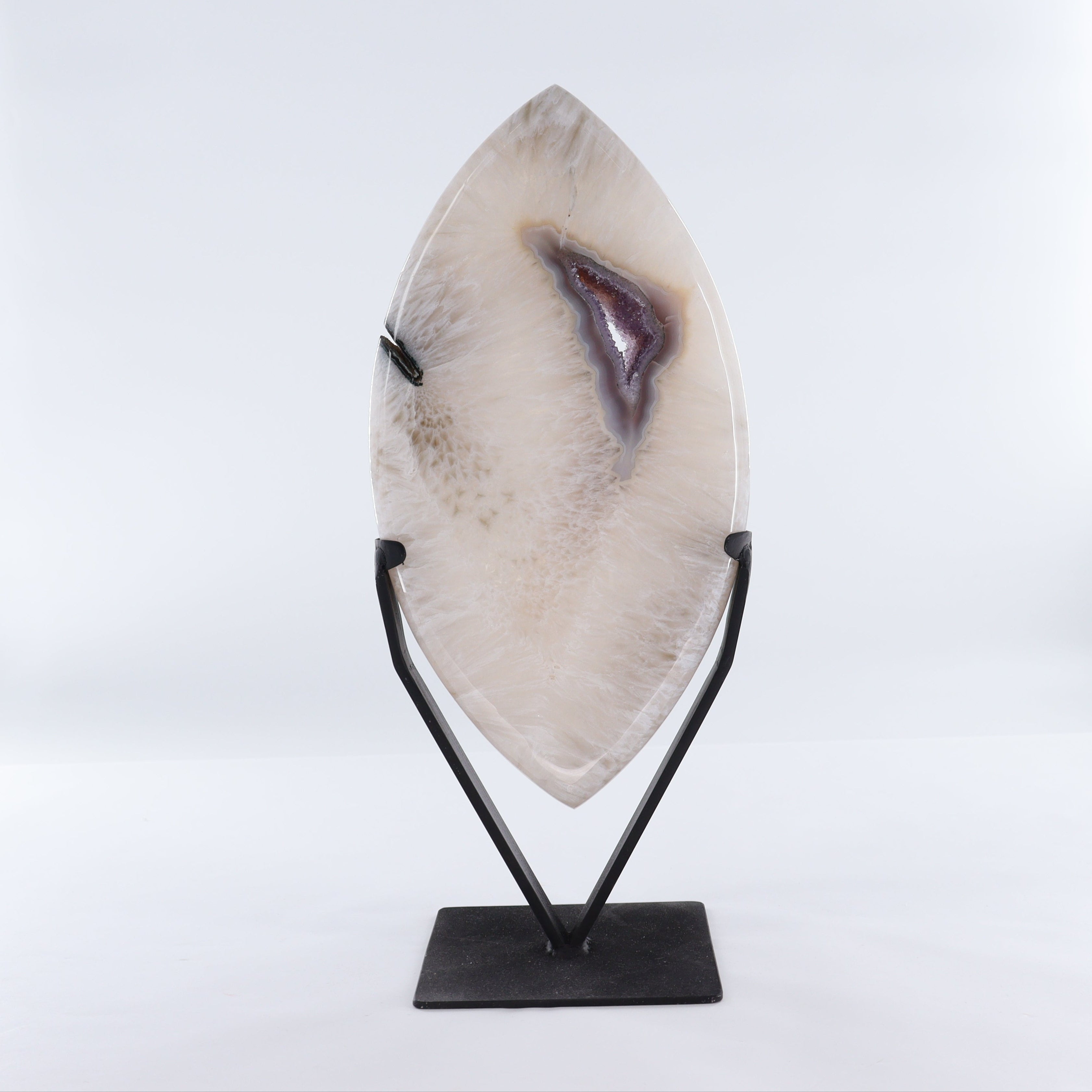 Agate Freeform on Stand – Mi Esperanza Minerals
