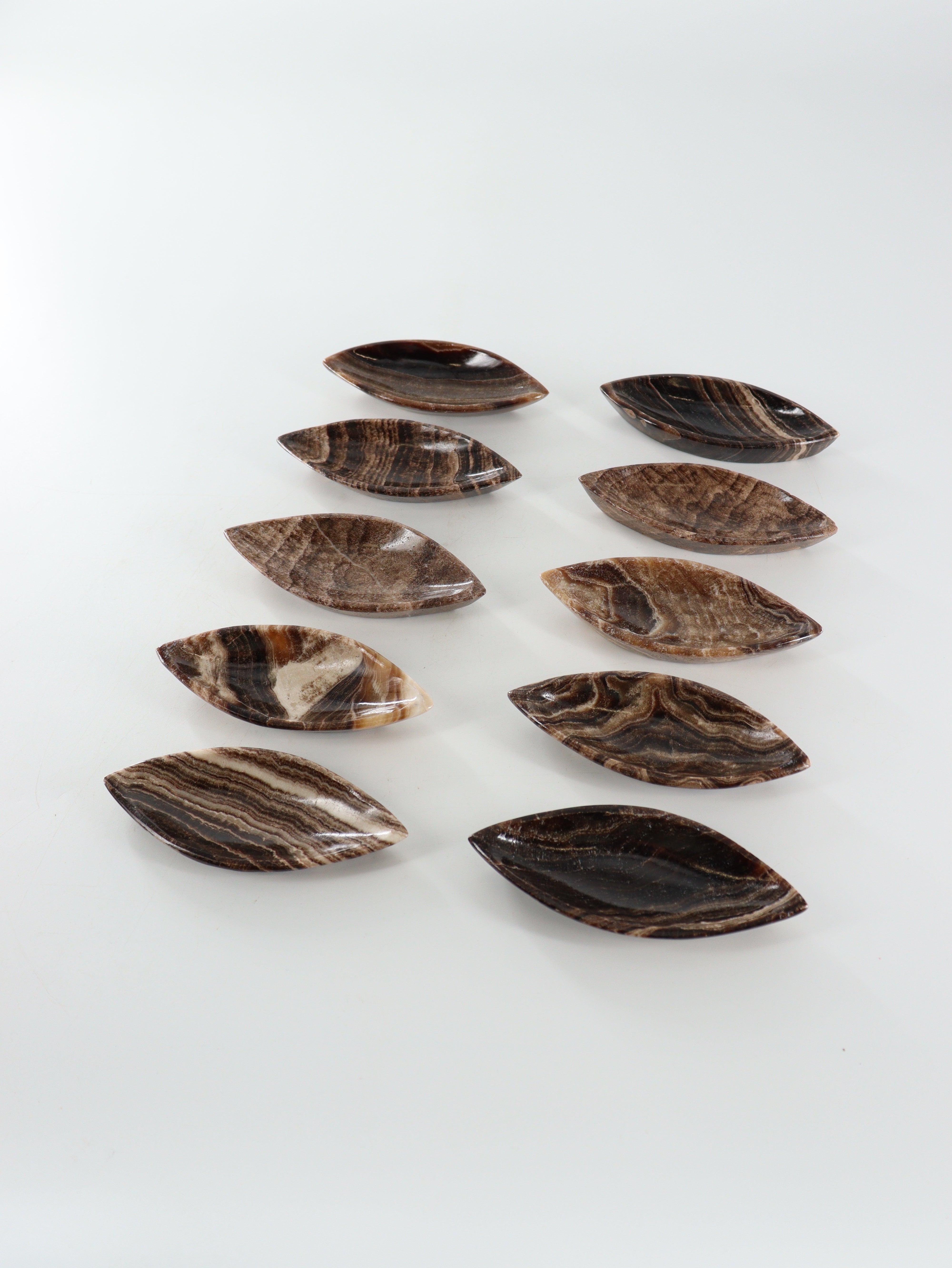 Chocolate Onyx Leaf Dishes Set of 10 | Wholesale – Mi Esperanza Minerals
