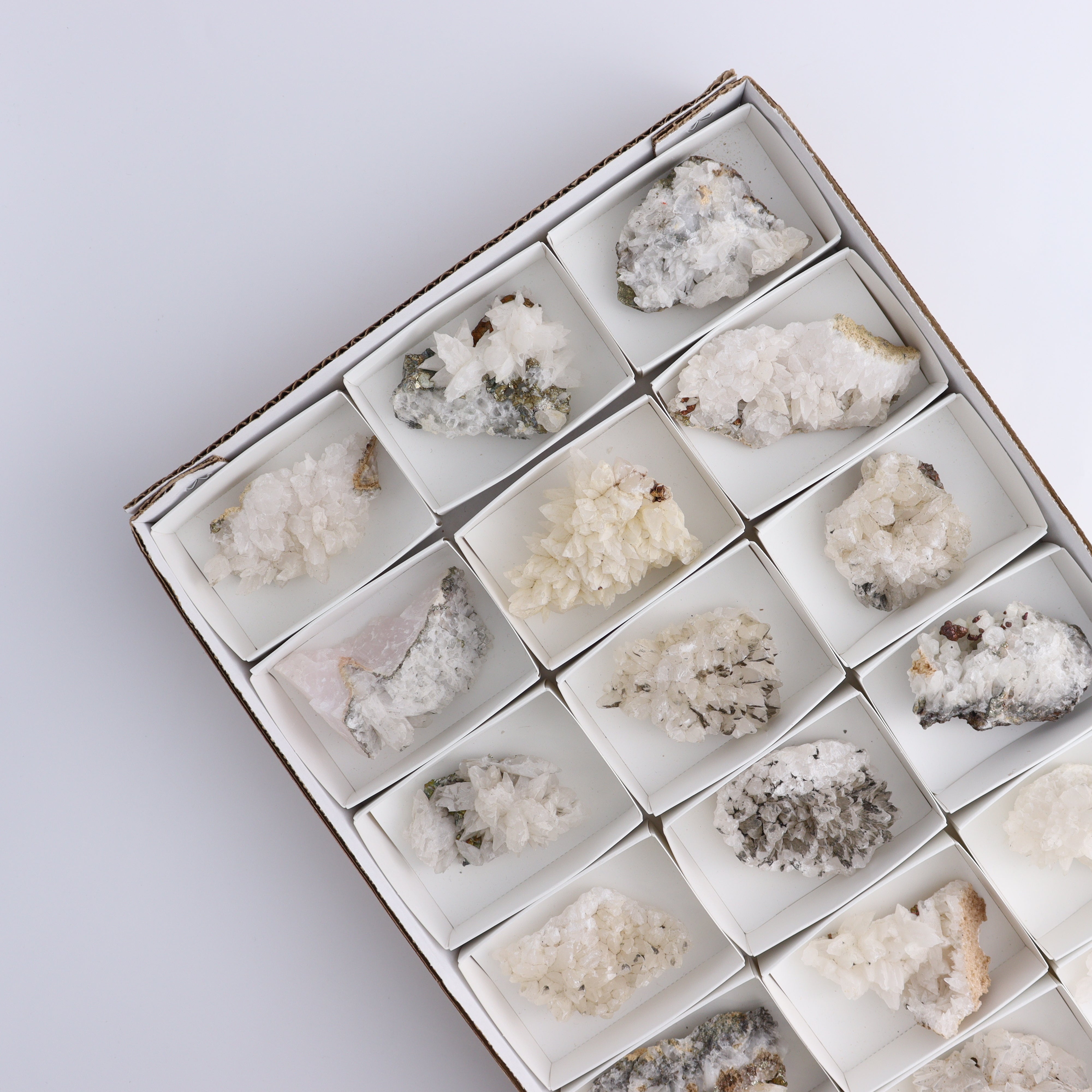 UV Reactive Calcite Flat Set of 18 – Mi Esperanza Minerals